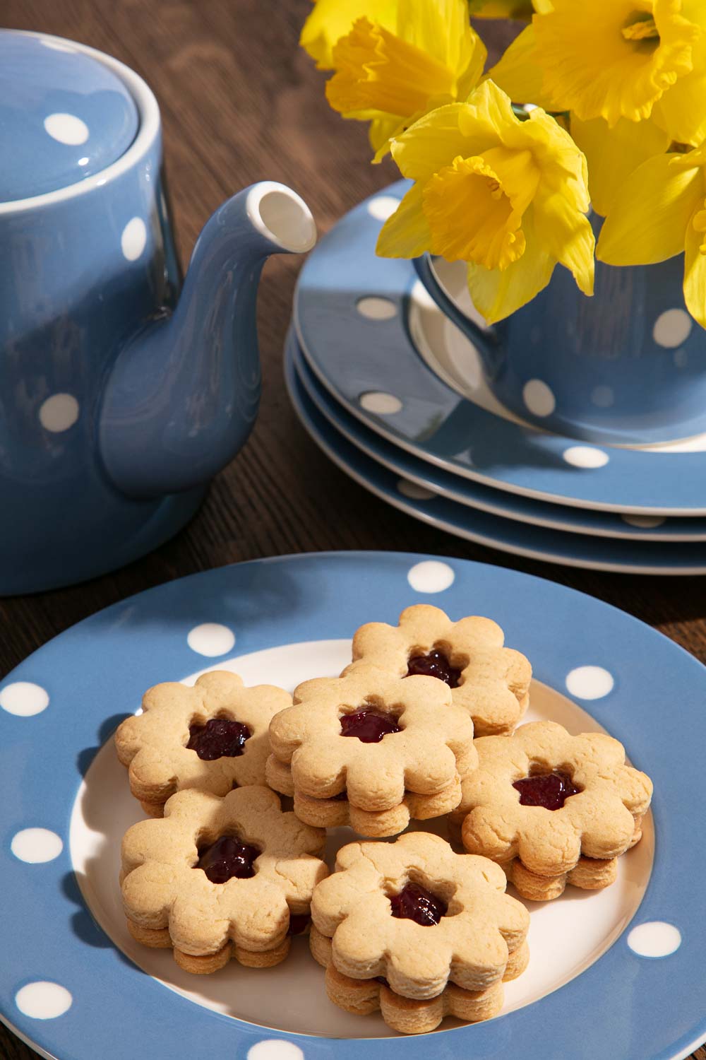 Easy Jammy Dodgers Recipe for Easy Homemade Biscuits | Thinly Spread