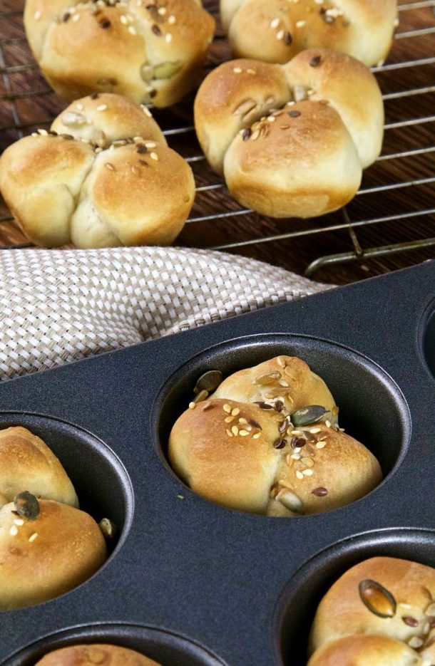 Cloverleaf Rolls - Easy Homemade Dinner Rolls | Thinly Spread